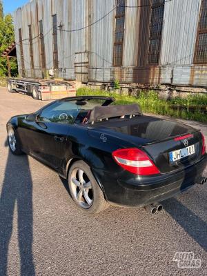 Melns Mercedes-Benz SLK 200 2004 Kauņa, ar dzinēja tilpumu 1.80 L un nobraukumu 270 tūkst. km par 2700 €, foto 3 vietnē AUTOMOTO.COM.LV