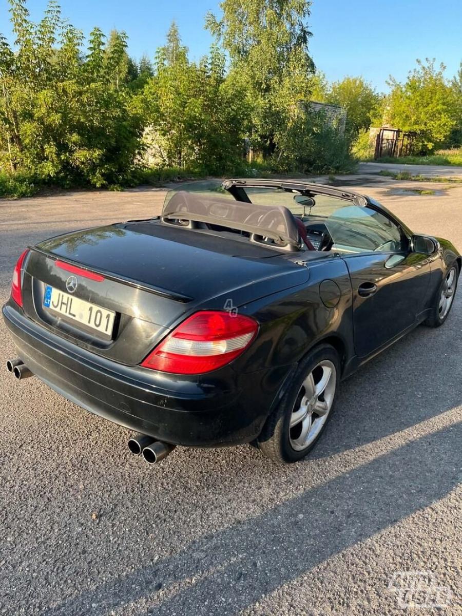 Melns Mercedes-Benz SLK 200 2004 Kauņa, ar dzinēja tilpumu 1.80 L un nobraukumu 270 tūkst. km par 2700 €, foto 4 vietnē AUTOMOTO.COM.LV