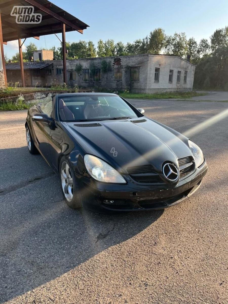 Melns Mercedes-Benz SLK 200 2004 Kauņa, ar dzinēja tilpumu 1.80 L un nobraukumu 270 tūkst. km par 2700 €, foto 5 vietnē AUTOMOTO.COM.LV