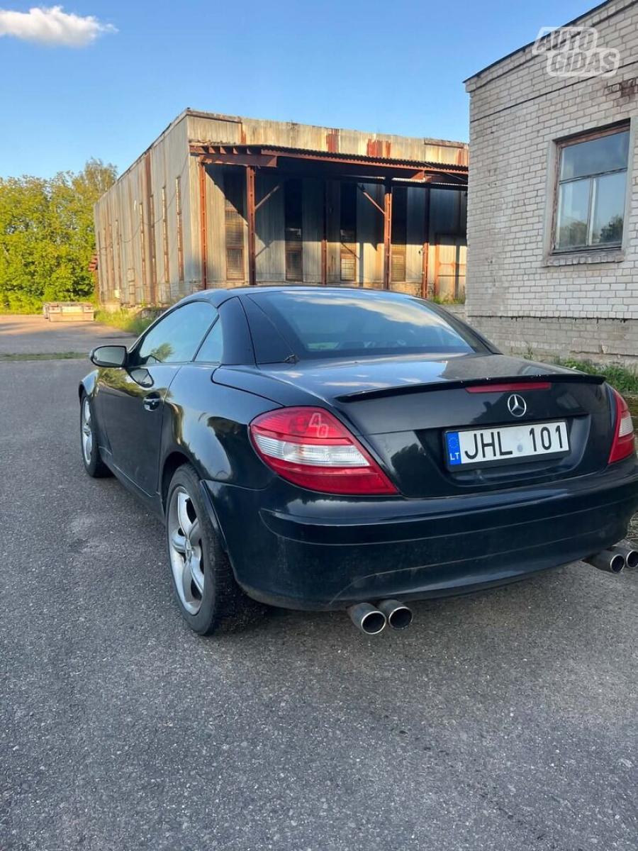 Melns Mercedes-Benz SLK 200 2004 Kauņa, ar dzinēja tilpumu 1.80 L un nobraukumu 270 tūkst. km par 2700 €, foto 7 vietnē AUTOMOTO.COM.LV