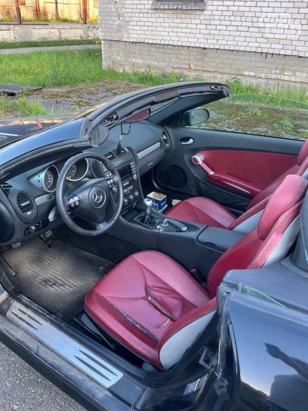Black Mercedes-Benz SLK 200 2004 in Kaunas, with an engine capacity of 1.80 L and mileage of 270 thousand km for 2700 €, photo 9 on AUTOMOTO.COM.LV