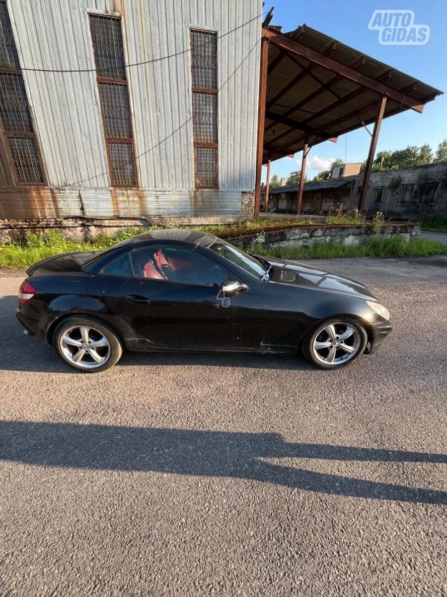Melns Mercedes-Benz SLK 200 2004 Kauņa, ar dzinēja tilpumu 1.80 L un nobraukumu 270 tūkst. km par 2700 €, foto 15 vietnē AUTOMOTO.COM.LV