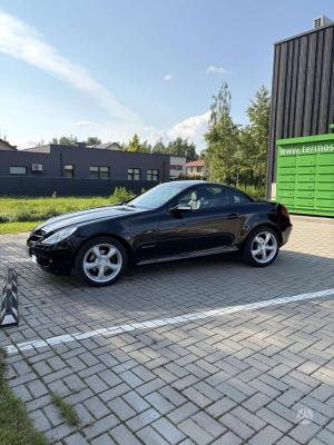 Melns Mercedes-Benz SLK 200 2006 Kauņa, ar dzinēja tilpumu 1.80 L un nobraukumu 128 tūkst. km par 12500 €, foto  vietnē AUTOMOTO.COM.LV