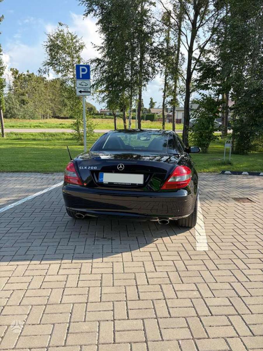 Melns Mercedes-Benz SLK 200 2006 Kauņa, ar dzinēja tilpumu 1.80 L un nobraukumu 128 tūkst. km par 12500 €, foto 3 vietnē AUTOMOTO.COM.LV