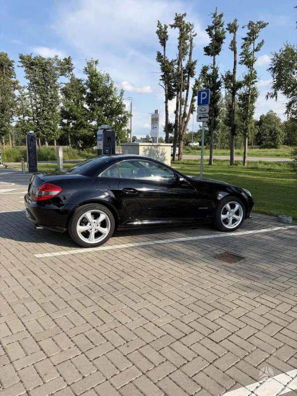 Melns Mercedes-Benz SLK 200 2006 Kauņa, ar dzinēja tilpumu 1.80 L un nobraukumu 128 tūkst. km par 12500 €, foto 3 vietnē AUTOMOTO.COM.LV