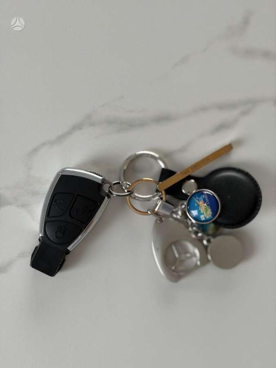 Melns Mercedes-Benz SLK 200 2006 Kauņa, ar dzinēja tilpumu 1.80 L un nobraukumu 128 tūkst. km par 12500 €, foto 24 vietnē AUTOMOTO.COM.LV