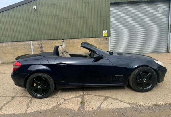 Zils Mercedes-Benz SLK 200 2004 Kauņa, ar dzinēja tilpumu 1.80 L un nobraukumu 75 tūkst. km par 3150 €, foto 4 vietnē AUTOMOTO.COM.LV
