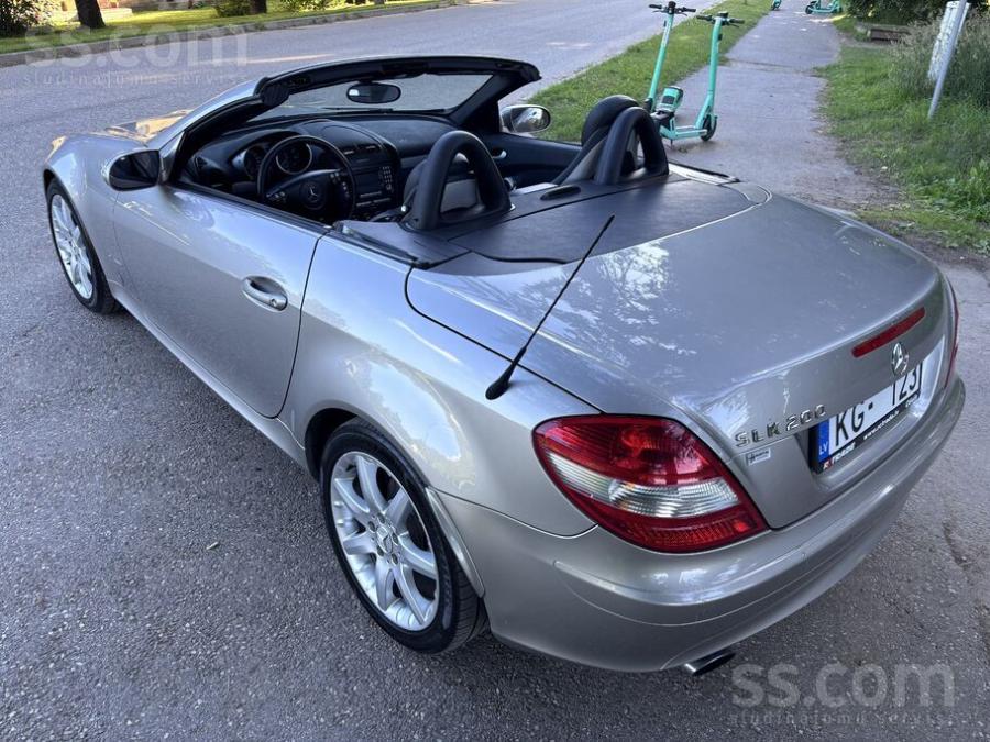 Brown Mercedes-Benz SLK 200 2005 in Cesis, with an engine capacity of 1.80 L and mileage of 281 thousand km for 7350 €, photo 12 on AUTOMOTO.COM.LV
