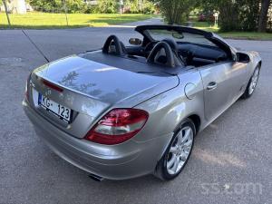 Brown Mercedes-Benz SLK 200 2005 in Cesis, with an engine capacity of 1.80 L and mileage of 281 thousand km for 7350 €, photo 13 on AUTOMOTO.COM.LV