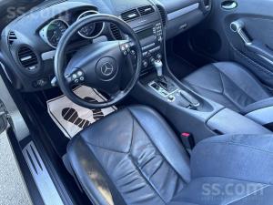 Brown Mercedes-Benz SLK 200 2005 in Cesis, with an engine capacity of 1.80 L and mileage of 281 thousand km for 7350 €, photo 24 on AUTOMOTO.COM.LV