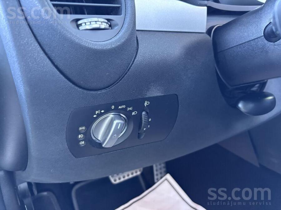 Brown Mercedes-Benz SLK 200 2005 in Cesis, with an engine capacity of 1.80 L and mileage of 281 thousand km for 7350 €, photo 27 on AUTOMOTO.COM.LV