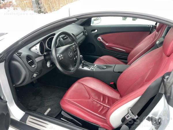 Mercedes-Benz SLK 200 2005 in Riga, with an engine capacity of 1.80 L and mileage of 101 thousand km for 8500 €, photo 8 on AUTOMOTO.COM.LV