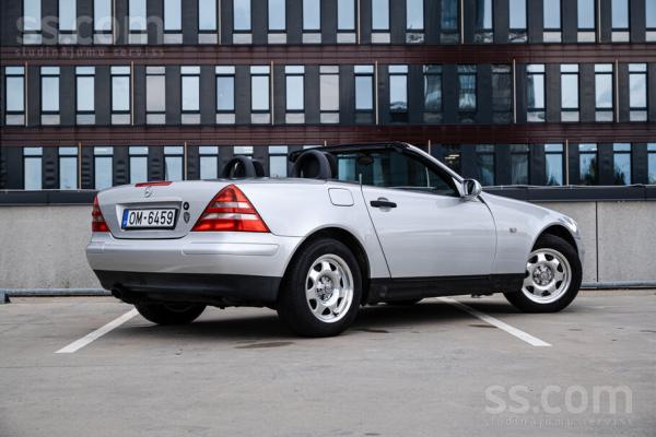 Pelēks Mercedes-Benz SLK 200 1998 Rīga, ar dzinēja tilpumu 2.00 L un nobraukumu 238 tūkst. km par 2850 €, foto 7 vietnē AUTOMOTO.COM.LV
