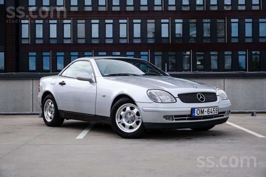 Pelēks Mercedes-Benz SLK 200 1998 Rīga, ar dzinēja tilpumu 2.00 L un nobraukumu 238 tūkst. km par 2850 €, foto 1 vietnē AUTOMOTO.COM.LV
