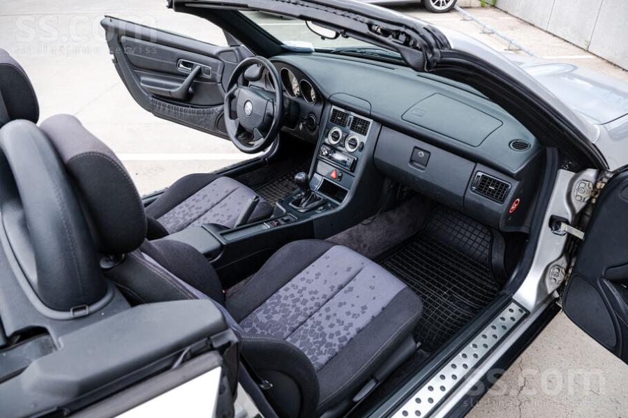 Pelēks Mercedes-Benz SLK 200 1998 Rīga, ar dzinēja tilpumu 2.00 L un nobraukumu 238 tūkst. km par 2850 €, foto 14 vietnē AUTOMOTO.COM.LV