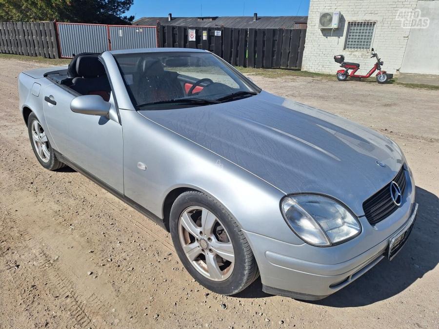 Grey Mercedes-Benz SLK 200 1999 in Marijampole, with an engine capacity of 2.00 L and mileage of 243 thousand km for 2850 €, photo 4 on AUTOMOTO.COM.LV