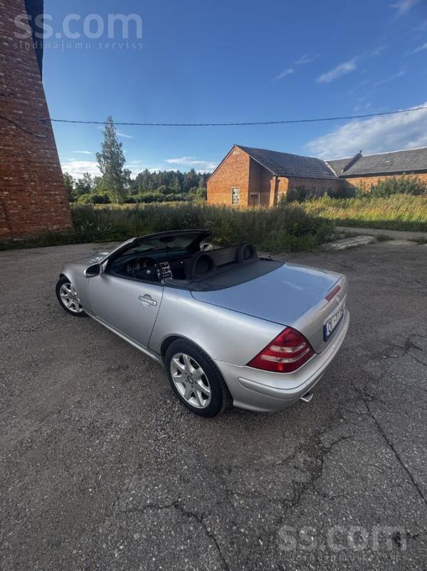 Pelēks Mercedes-Benz SLK 200 2000 Jēkabpils, ar dzinēja tilpumu 2.00 L un nobraukumu 170 tūkst. km par 4300 €, foto 1 vietnē AUTOMOTO.COM.LV