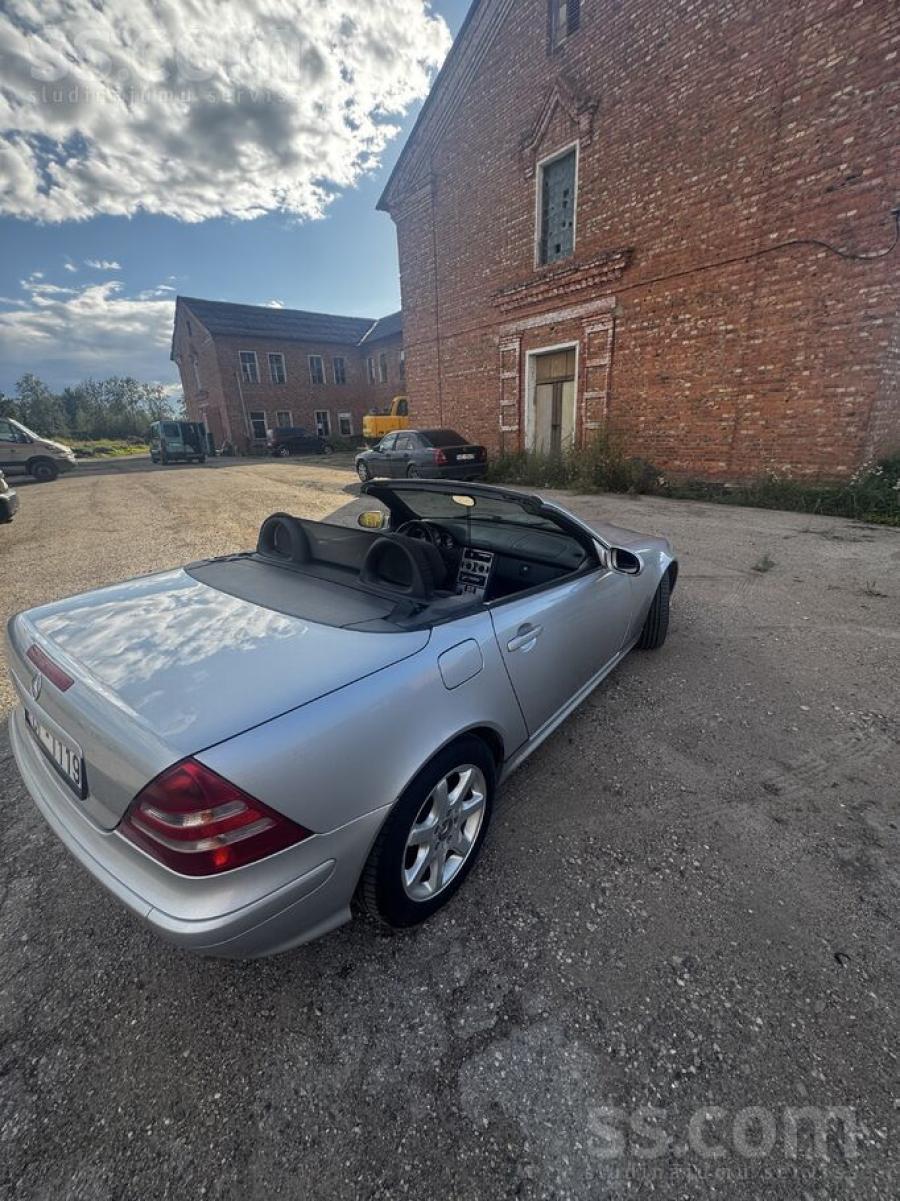 Grey Mercedes-Benz SLK 200 2000 in Jekabpils, with an engine capacity of 2.00 L and mileage of 170 thousand km for 4300 €, photo 3 on AUTOMOTO.COM.LV