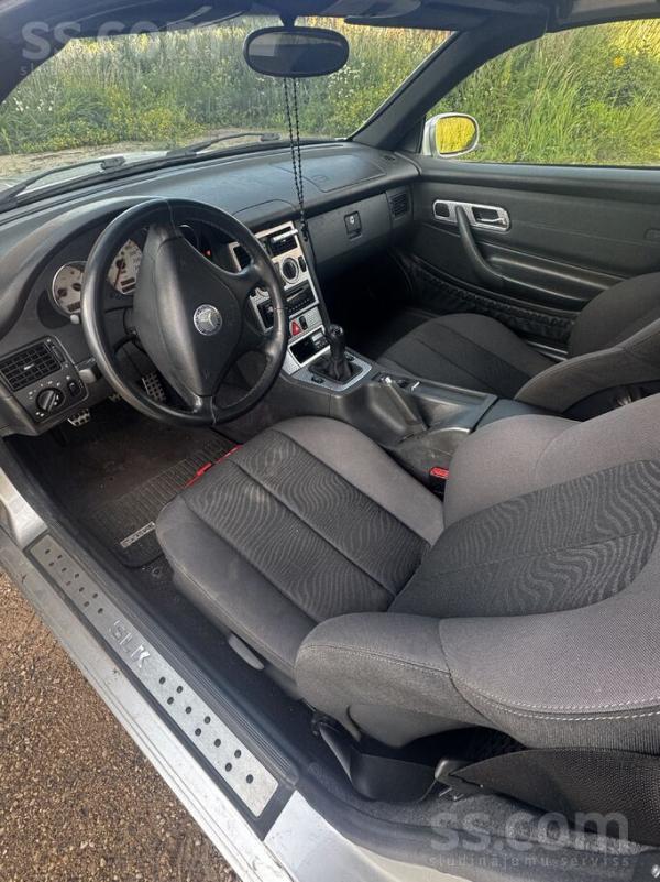 Pelēks Mercedes-Benz SLK 200 2000 Jēkabpils, ar dzinēja tilpumu 2.00 L un nobraukumu 170 tūkst. km par 4300 €, foto 6 vietnē AUTOMOTO.COM.LV