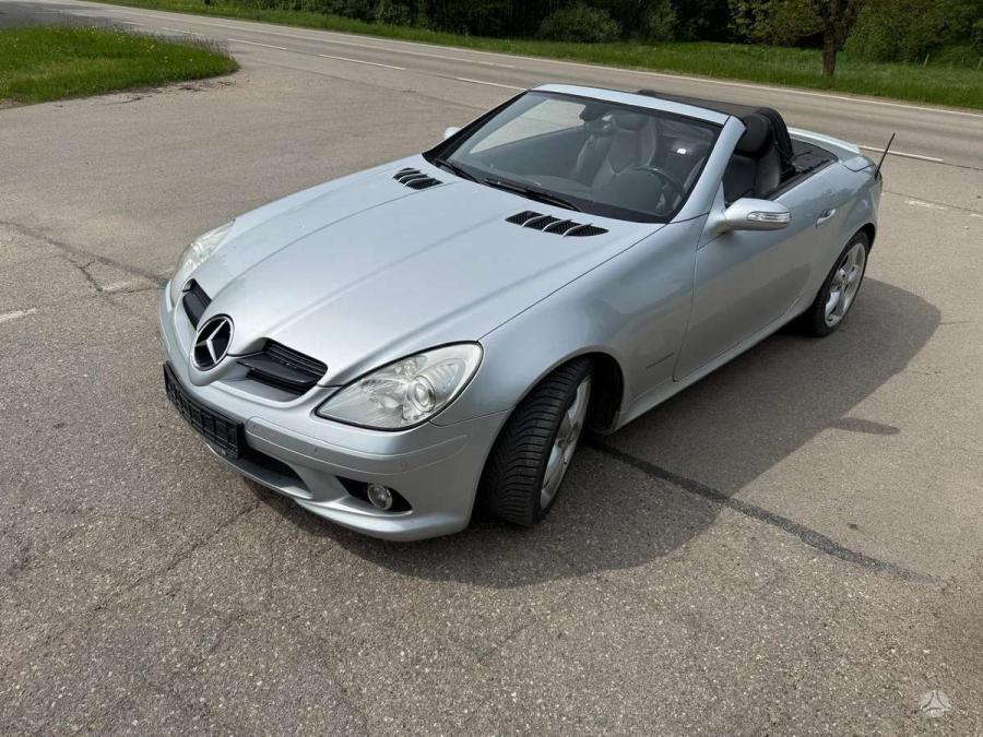 Pelēks Mercedes-Benz SLK 200 2004 Utena, ar dzinēja tilpumu 1.80 L un nobraukumu 260 tūkst. km par 5700 €, foto 1 vietnē AUTOMOTO.COM.LV