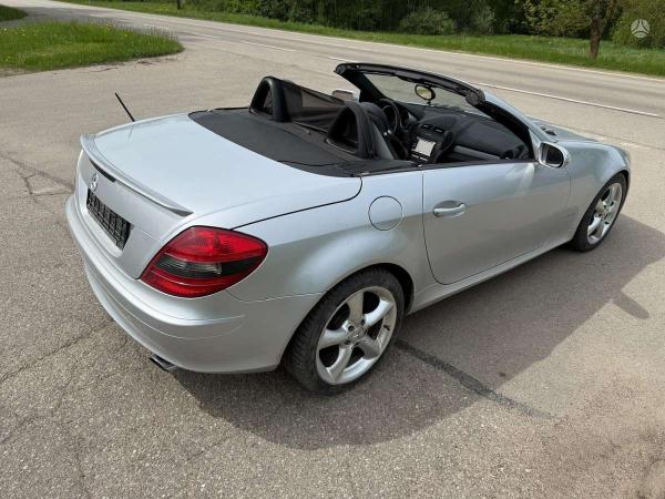 Grey Mercedes-Benz SLK 200 2004 in Utena, with an engine capacity of 1.80 L and mileage of 260 thousand km for 5700 €, photo 3 on AUTOMOTO.COM.LV