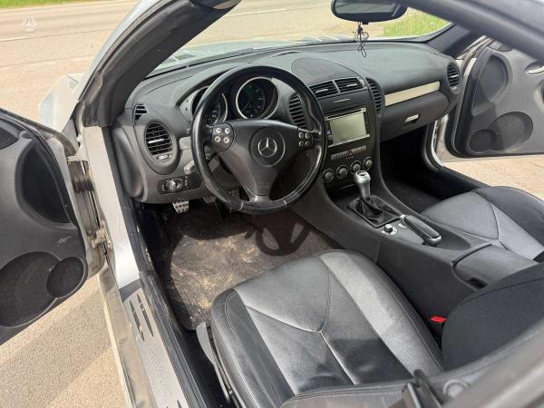 Grey Mercedes-Benz SLK 200 2004 in Utena, with an engine capacity of 1.80 L and mileage of 260 thousand km for 5700 €, photo 9 on AUTOMOTO.COM.LV