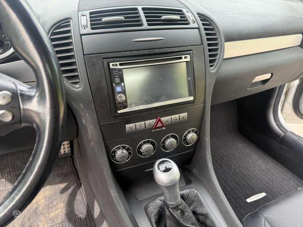 Grey Mercedes-Benz SLK 200 2004 in Utena, with an engine capacity of 1.80 L and mileage of 260 thousand km for 5700 €, photo 10 on AUTOMOTO.COM.LV