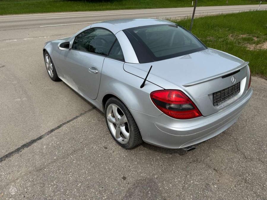 Pelēks Mercedes-Benz SLK 200 2004 Utena, ar dzinēja tilpumu 1.80 L un nobraukumu 260 tūkst. km par 5700 €, foto 13 vietnē AUTOMOTO.COM.LV