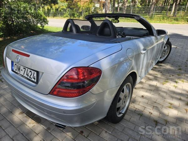Pelēks Mercedes-Benz SLK 200 2005 Rīga, ar dzinēja tilpumu 1.80 L un nobraukumu 359 tūkst. km par 8000 €, foto 2 vietnē AUTOMOTO.COM.LV
