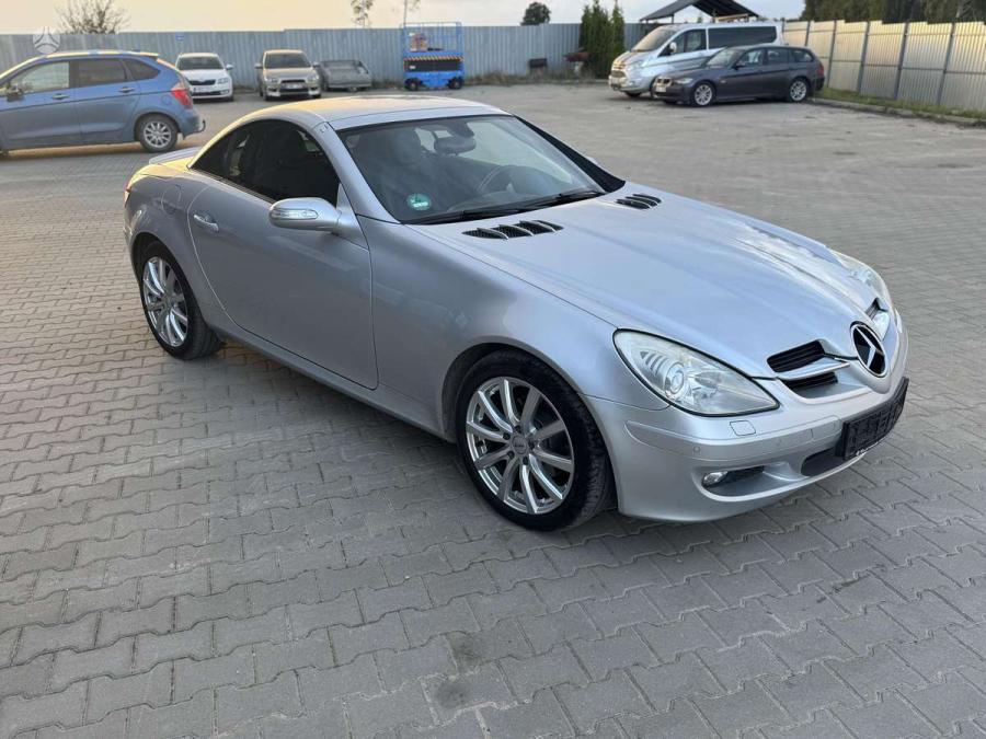 Pelēks Mercedes-Benz SLK 200 2005 Kauņa, ar dzinēja tilpumu 2.00 L un nobraukumu 180 tūkst. km par 5850 €, foto 3 vietnē AUTOMOTO.COM.LV