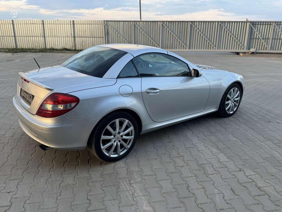 Pelēks Mercedes-Benz SLK 200 2005 Kauņa, ar dzinēja tilpumu 2.00 L un nobraukumu 180 tūkst. km par 5850 €, foto 5 vietnē AUTOMOTO.COM.LV