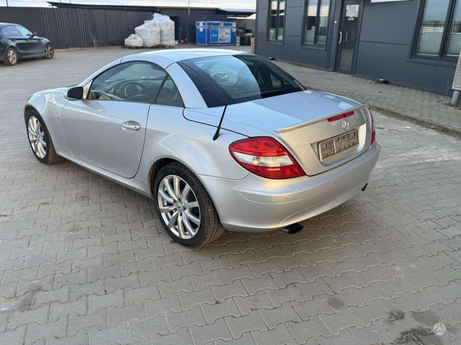 Pelēks Mercedes-Benz SLK 200 2005 Kauņa, ar dzinēja tilpumu 2.00 L un nobraukumu 180 tūkst. km par 5850 €, foto 7 vietnē AUTOMOTO.COM.LV