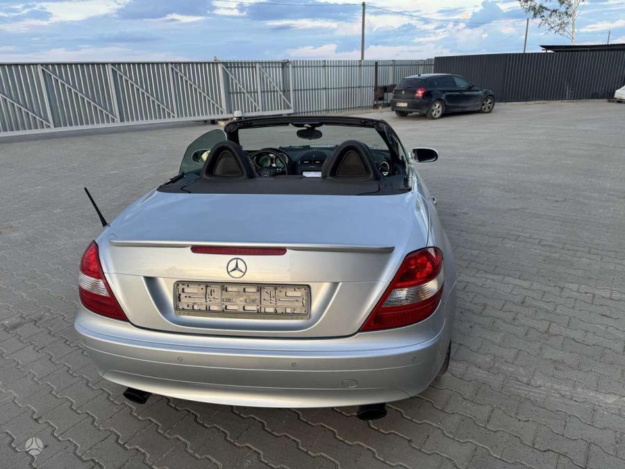 Pelēks Mercedes-Benz SLK 200 2005 Kauņa, ar dzinēja tilpumu 2.00 L un nobraukumu 180 tūkst. km par 5850 €, foto 12 vietnē AUTOMOTO.COM.LV