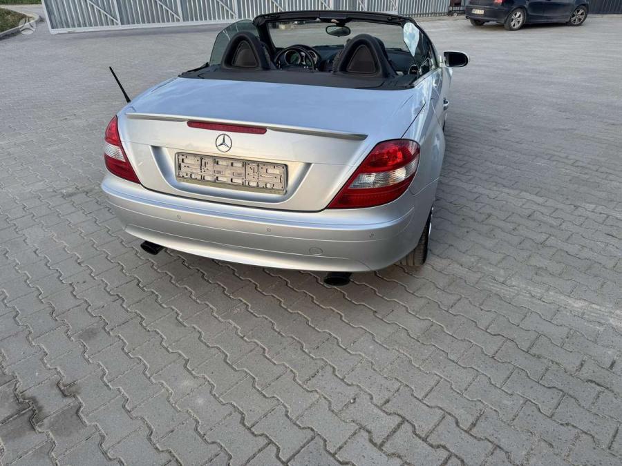 Pelēks Mercedes-Benz SLK 200 2005 Kauņa, ar dzinēja tilpumu 2.00 L un nobraukumu 180 tūkst. km par 5850 €, foto 16 vietnē AUTOMOTO.COM.LV