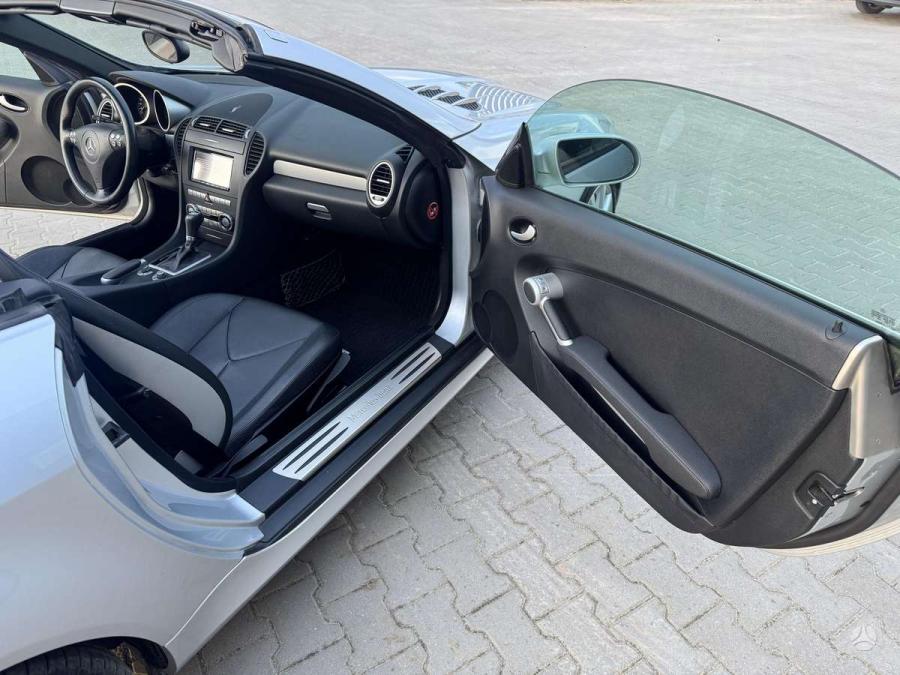 Pelēks Mercedes-Benz SLK 200 2005 Kauņa, ar dzinēja tilpumu 2.00 L un nobraukumu 180 tūkst. km par 5850 €, foto 19 vietnē AUTOMOTO.COM.LV