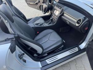 Pelēks Mercedes-Benz SLK 200 2005 Kauņa, ar dzinēja tilpumu 2.00 L un nobraukumu 180 tūkst. km par 5850 €, foto 20 vietnē AUTOMOTO.COM.LV
