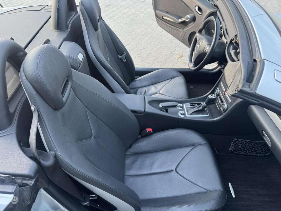 Pelēks Mercedes-Benz SLK 200 2005 Kauņa, ar dzinēja tilpumu 2.00 L un nobraukumu 180 tūkst. km par 5850 €, foto 21 vietnē AUTOMOTO.COM.LV