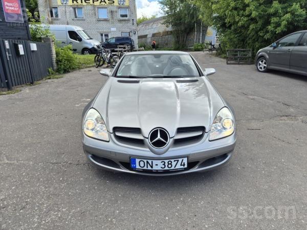 Pelēks Mercedes-Benz SLK 200 2007 Rīga, ar dzinēja tilpumu 1.80 L un nobraukumu 253 tūkst. km par 7490 €, foto 3 vietnē AUTOMOTO.COM.LV
