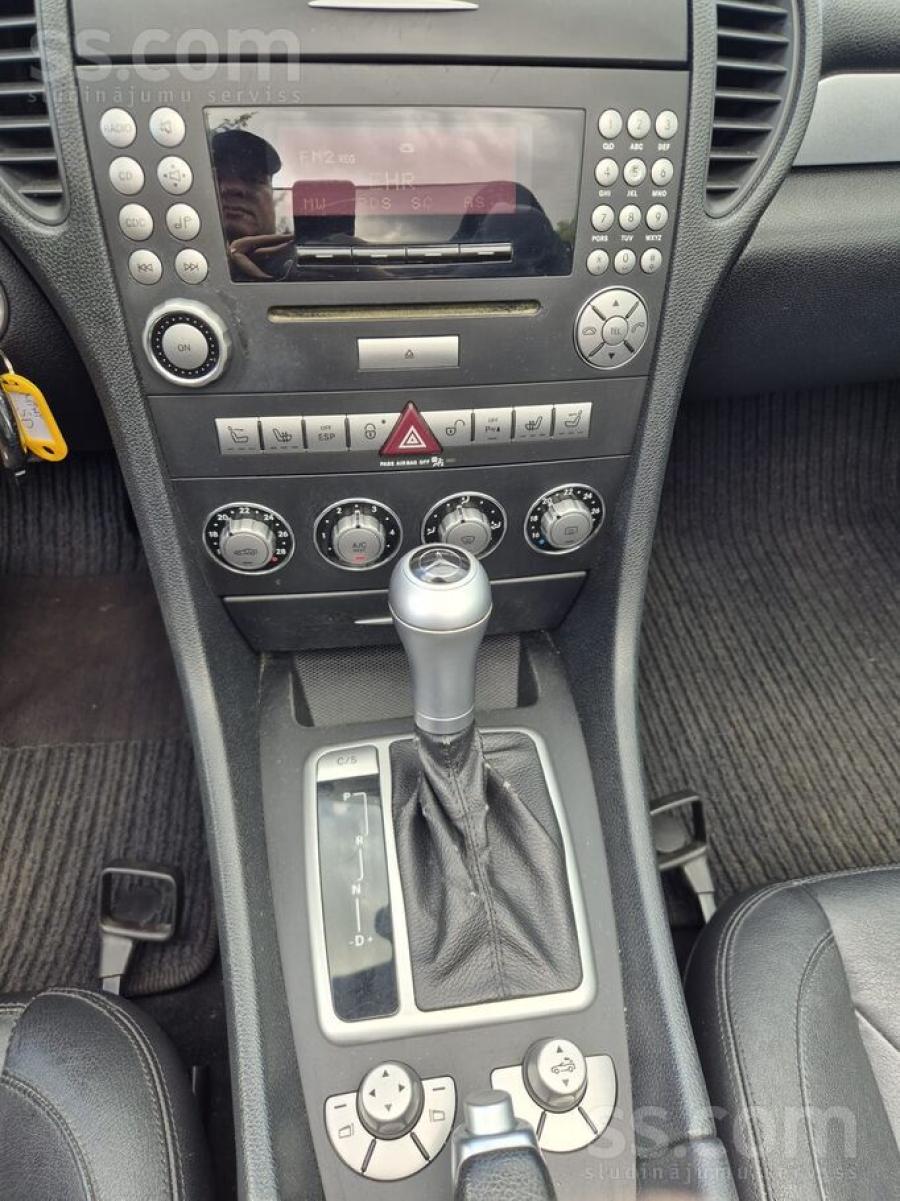 Pelēks Mercedes-Benz SLK 200 2007 Rīga, ar dzinēja tilpumu 1.80 L un nobraukumu 253 tūkst. km par 7490 €, foto 17 vietnē AUTOMOTO.COM.LV