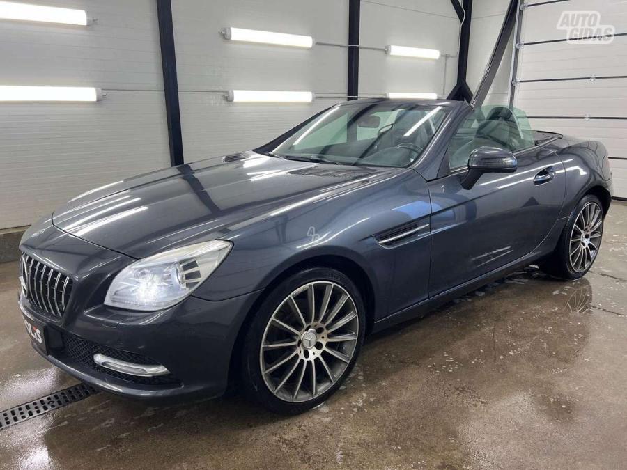 Grey Mercedes-Benz SLK 200 2012 in Aukstieji Rusokai, with an engine capacity of 1.80 L and mileage of 128 thousand km for 10900 €, photo 4 on AUTOMOTO.COM.LV