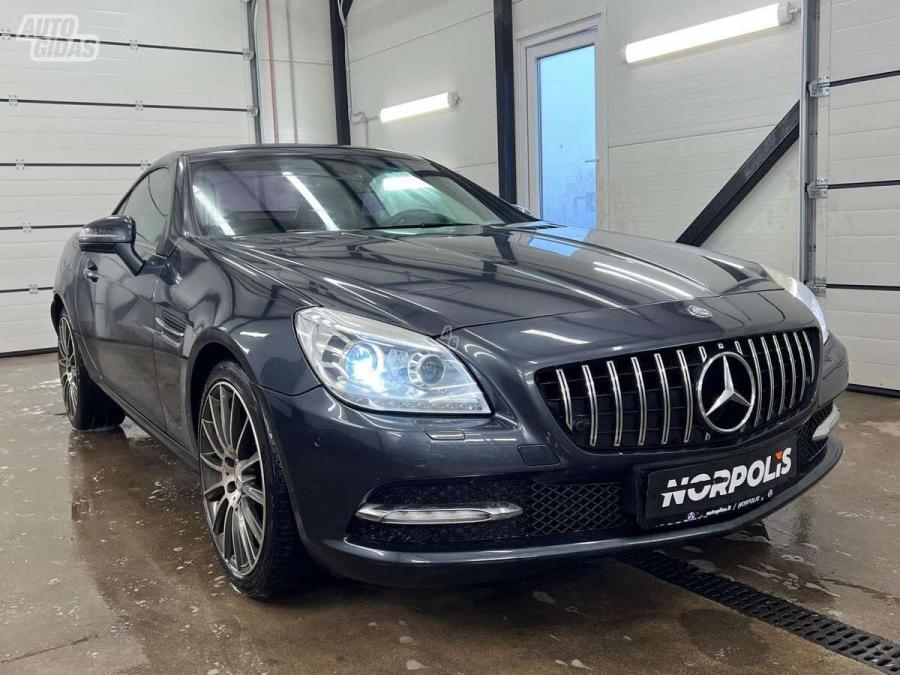 Grey Mercedes-Benz SLK 200 2012 in Aukstieji Rusokai, with an engine capacity of 1.80 L and mileage of 128 thousand km for 10900 €, photo 6 on AUTOMOTO.COM.LV