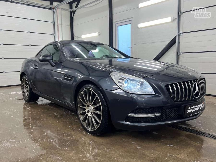 Grey Mercedes-Benz SLK 200 2012 in Aukstieji Rusokai, with an engine capacity of 1.80 L and mileage of 128 thousand km for 10900 €, photo 9 on AUTOMOTO.COM.LV