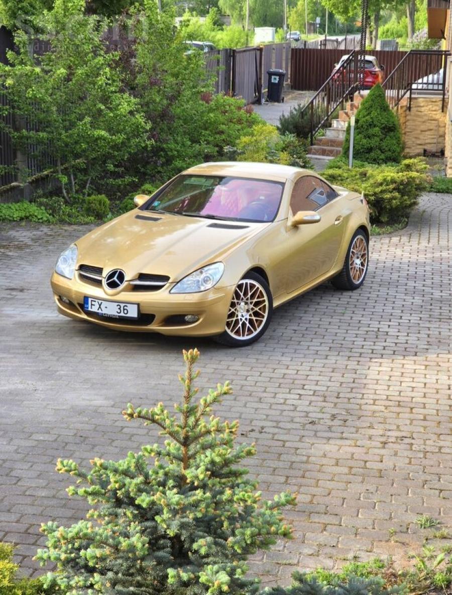 Yellow Mercedes-Benz SLK 200 2005 in Daugavpils, with an engine capacity of 1.80 L and mileage of 127 thousand km for 10000 €, photo 3 on AUTOMOTO.COM.LV