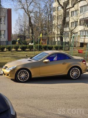 Yellow Mercedes-Benz SLK 200 2005 in Daugavpils, with an engine capacity of 1.80 L and mileage of 127 thousand km for 10000 €, photo 5 on AUTOMOTO.COM.LV