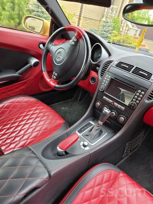 Yellow Mercedes-Benz SLK 200 2005 in Daugavpils, with an engine capacity of 1.80 L and mileage of 127 thousand km for 10000 €, photo 9 on AUTOMOTO.COM.LV