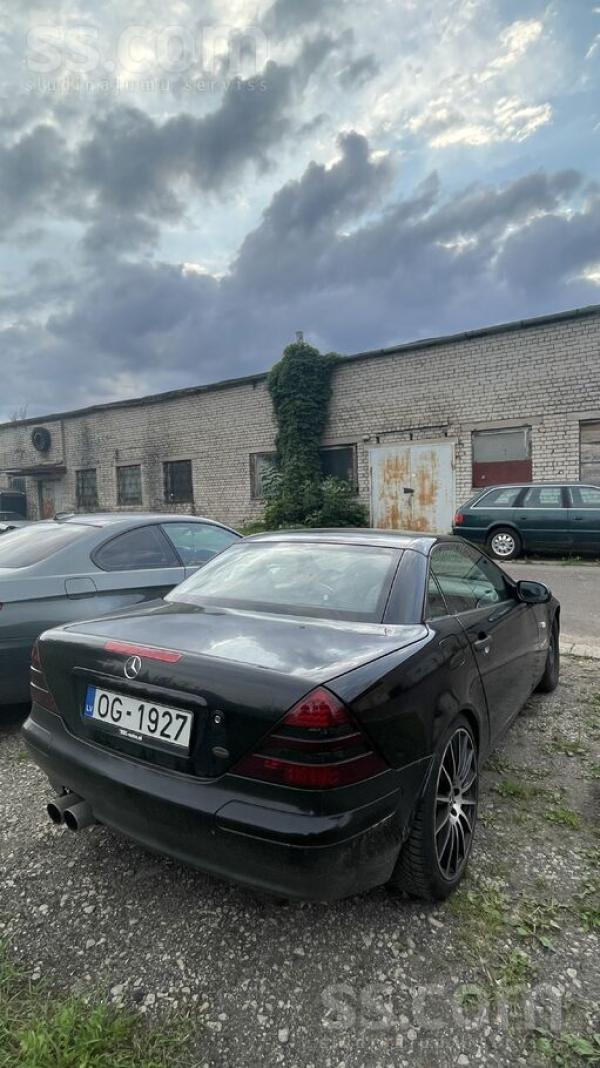Melns Mercedes-Benz SLK 230 1998 Rīga, ar dzinēja tilpumu 2.30 L un nobraukumu 266 tūkst. km par 3000 €, foto 4 vietnē AUTOMOTO.COM.LV