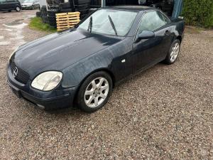 Melns Mercedes-Benz SLK 230 1999 Jurbarkas, ar dzinēja tilpumu 2.30 L un nobraukumu 300 tūkst. km par 2499 €, foto  vietnē AUTOMOTO.COM.LV