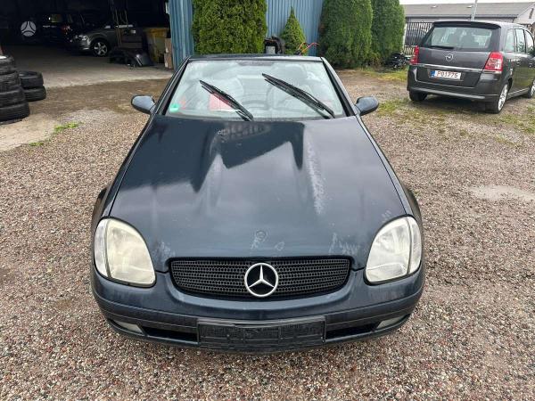 Melns Mercedes-Benz SLK 230 1999 Jurbarkas, ar dzinēja tilpumu 2.30 L un nobraukumu 300 tūkst. km par 2499 €, foto 2 vietnē AUTOMOTO.COM.LV