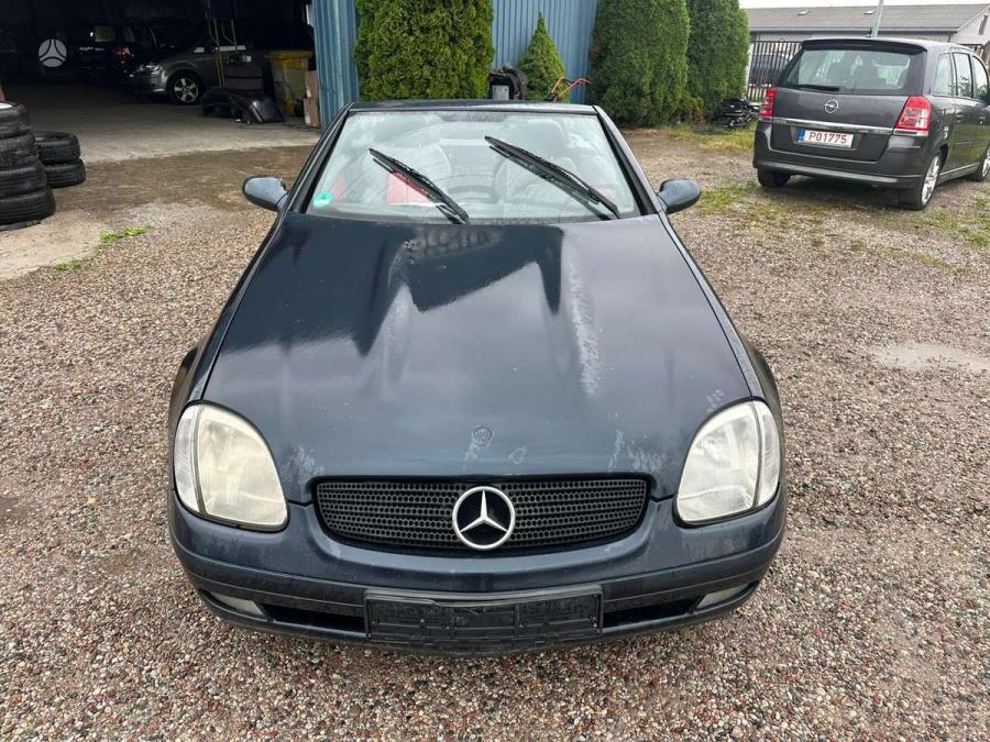 Melns Mercedes-Benz SLK 230 1999 Jurbarkas, ar dzinēja tilpumu 2.30 L un nobraukumu 300 tūkst. km par 2499 €, foto 3 vietnē AUTOMOTO.COM.LV