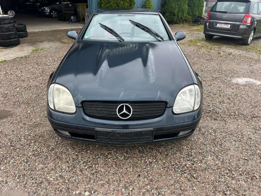 Melns Mercedes-Benz SLK 230 1999 Jurbarkas, ar dzinēja tilpumu 2.30 L un nobraukumu 300 tūkst. km par 2499 €, foto 5 vietnē AUTOMOTO.COM.LV